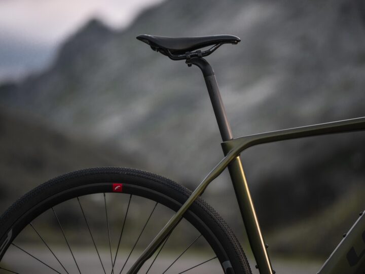 First Look: 2025 LOOK E-765 Gravel and E-765 Road eBikes - Velo