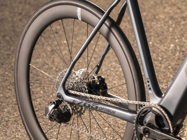 First Look: 2025 LOOK E-765 Gravel and E-765 Road eBikes - Velo