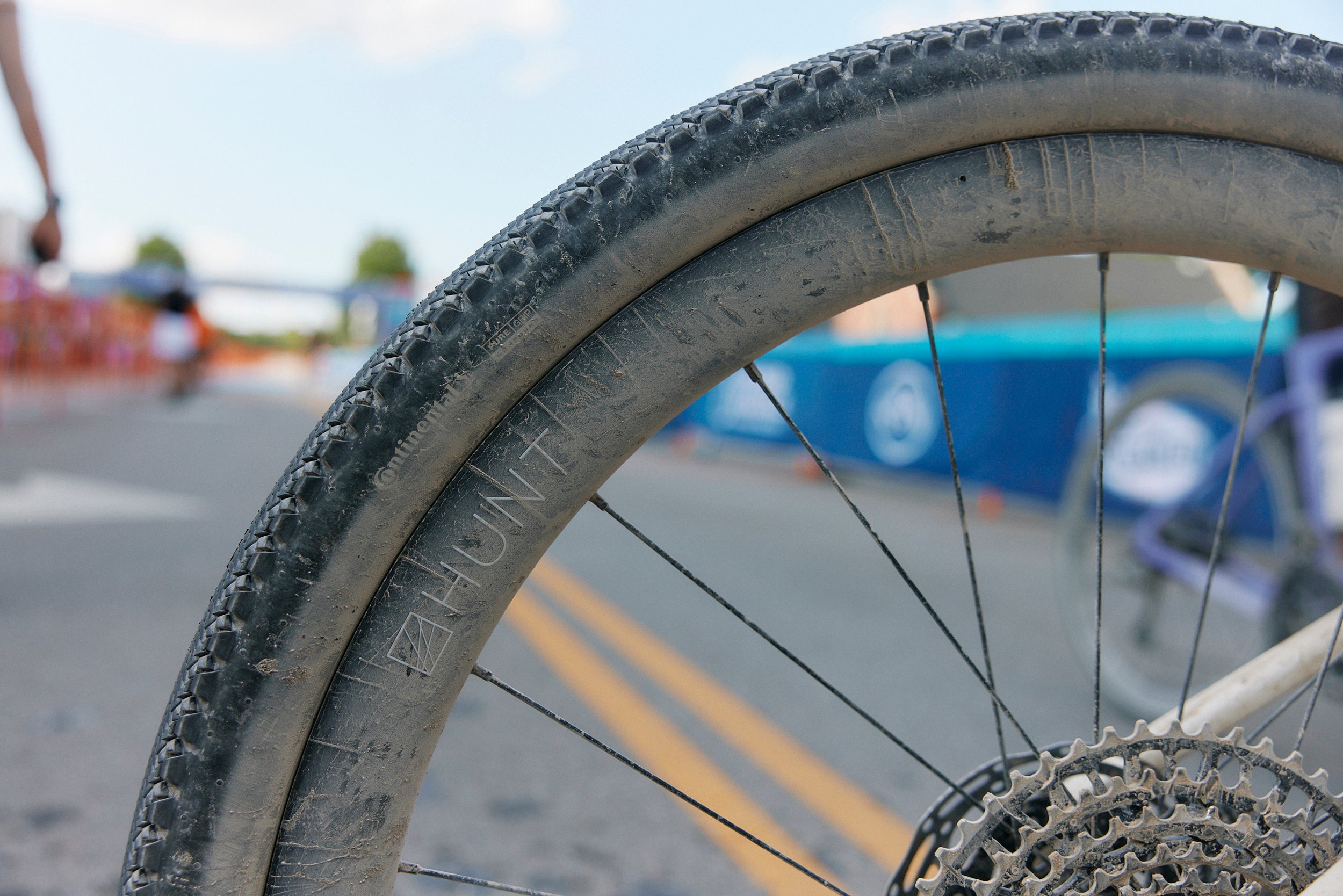 Lighter, Wider, More Aero: The Hunt 40 Limitless Gravel Aero - Velo