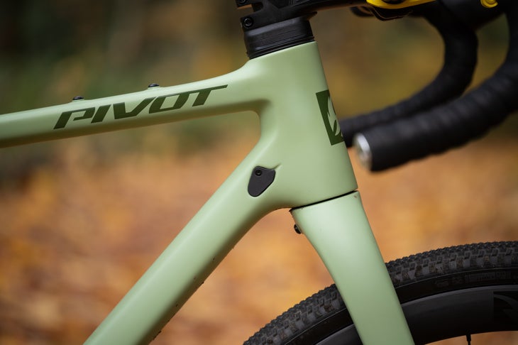 Review: The New Pivot Vault Gravel Bike Is Boring and I Love It - Velo