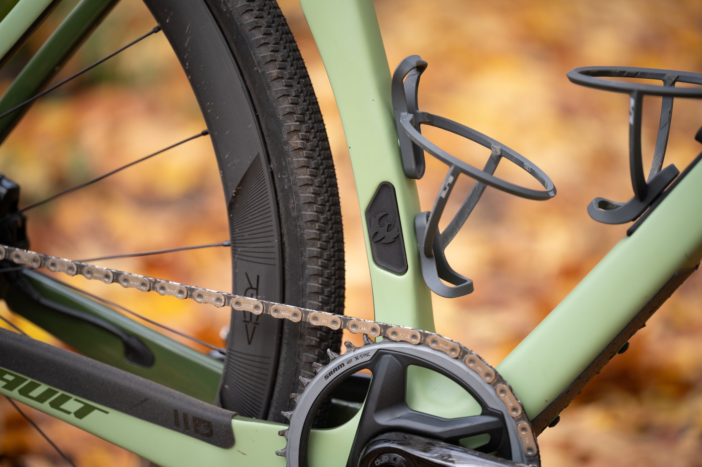 Review: The New Pivot Vault Gravel Bike Is Boring and I Love It - Velo