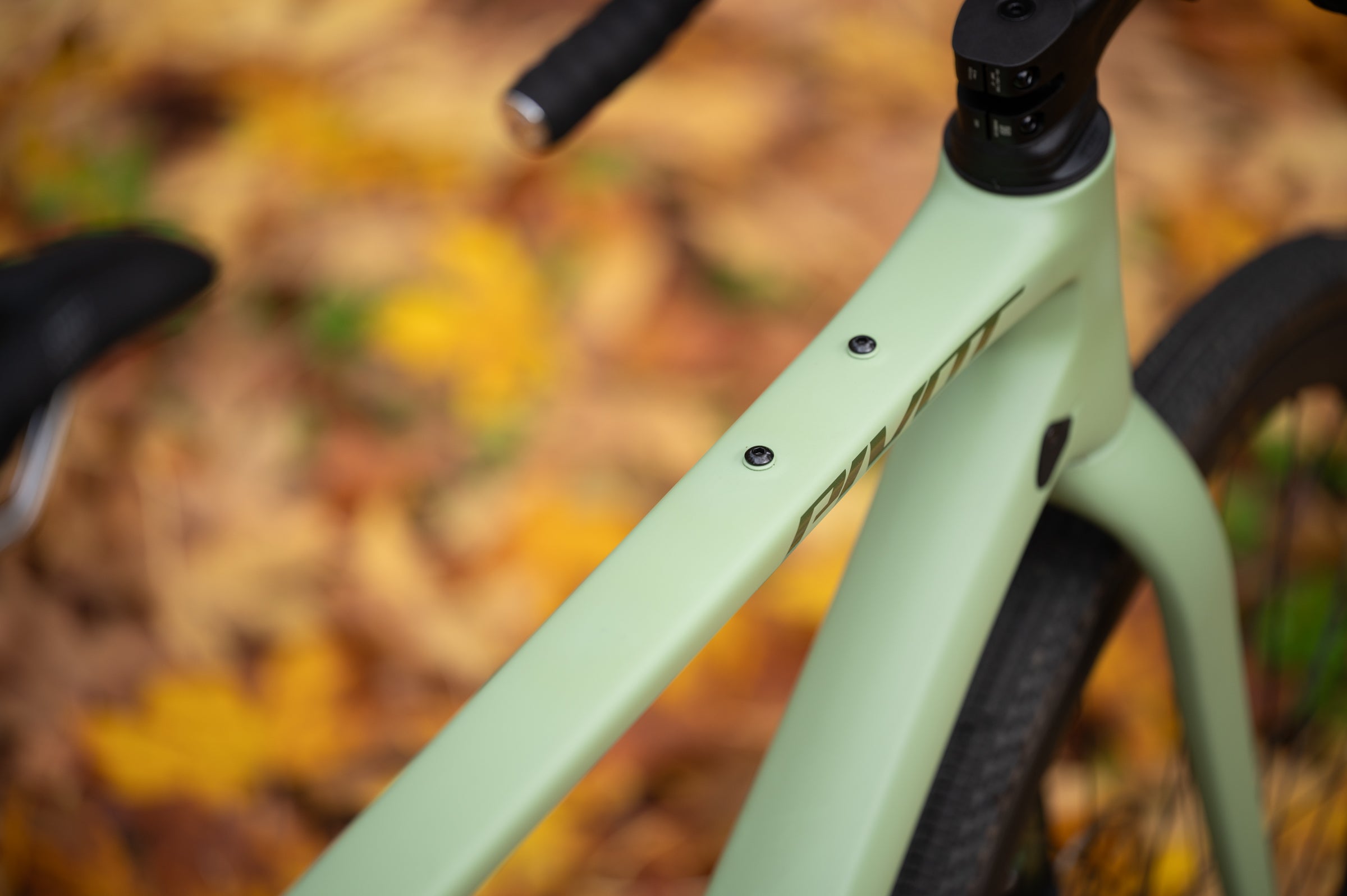 Review: The New Pivot Vault Gravel Bike Is Boring and I Love It - Velo