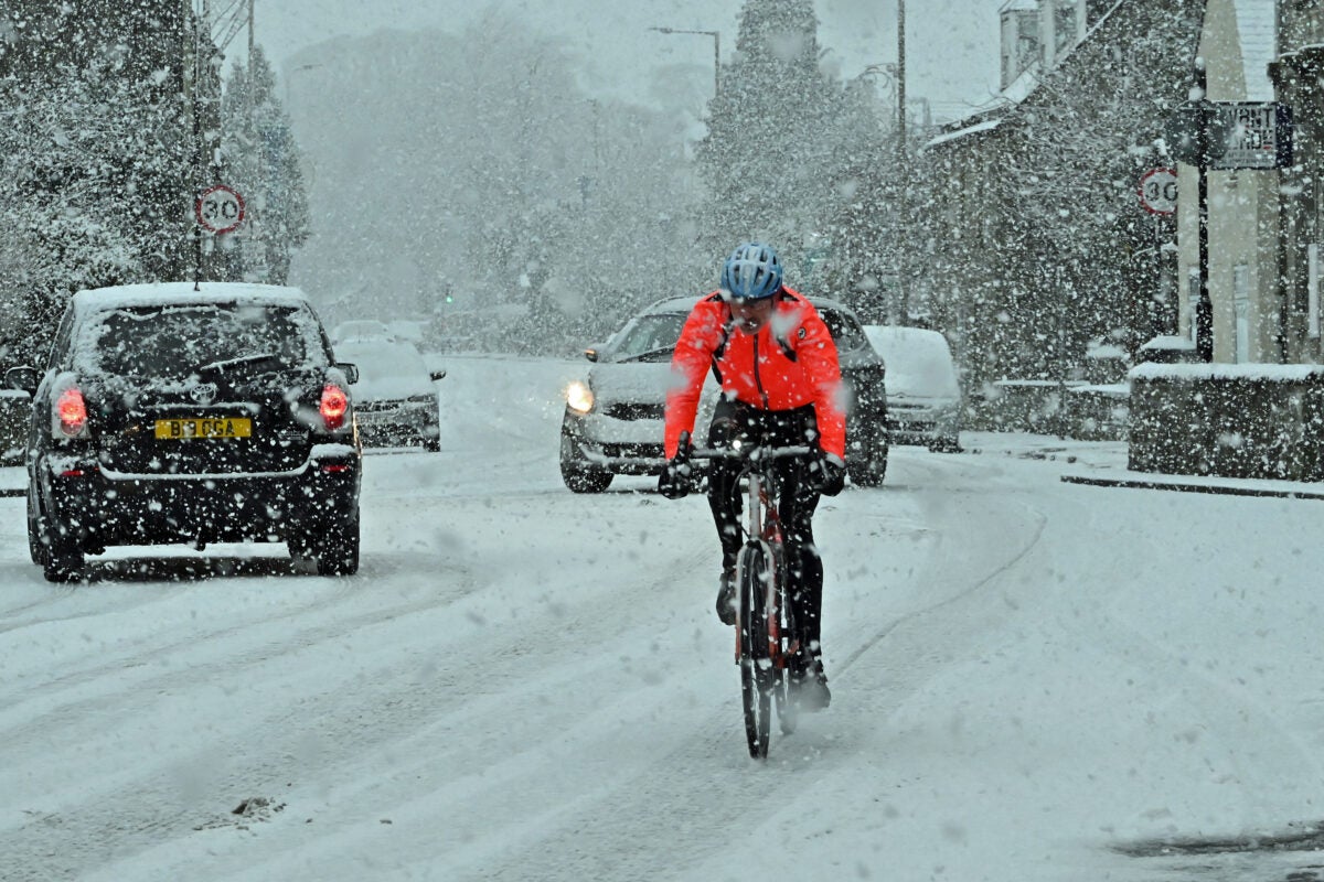 A Pro's Guide to Deciding Whether it's Too Cold to Ride Outside - Velo