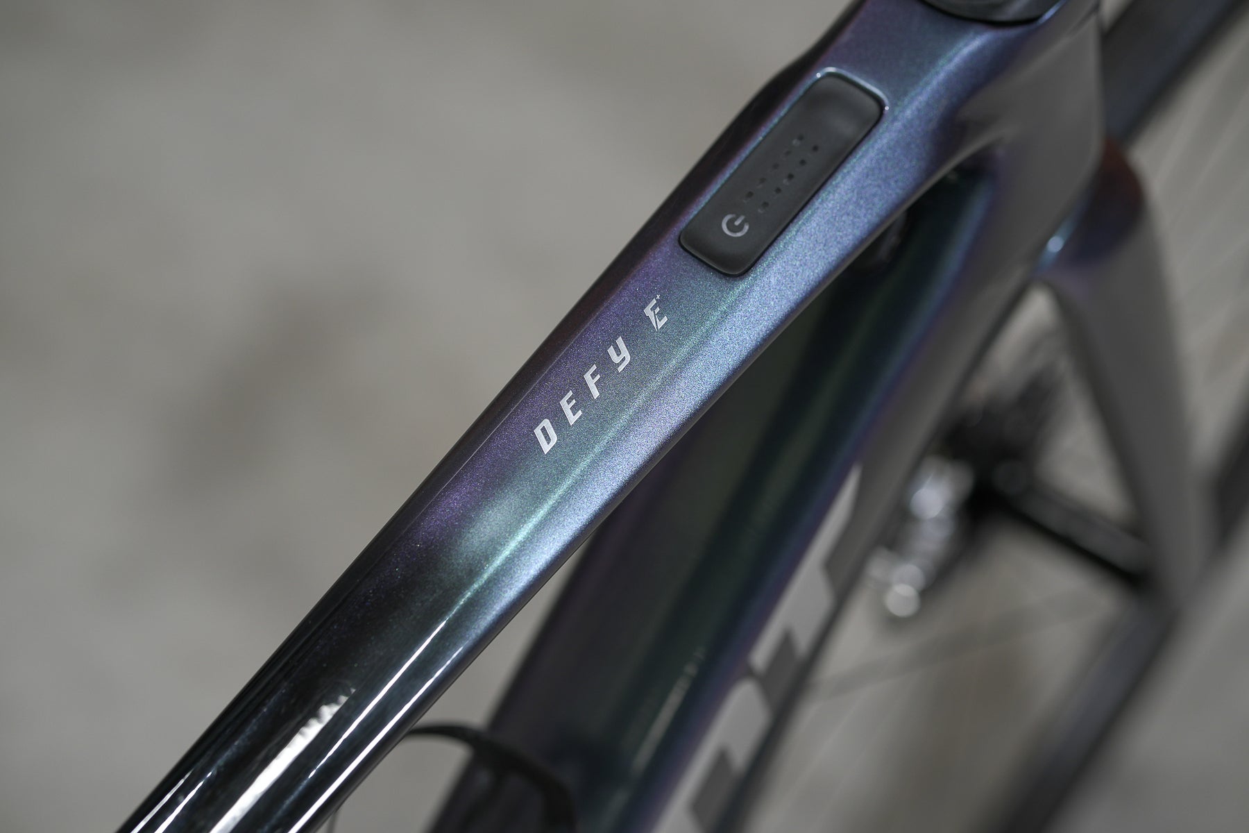 First Ride: The Giant Defy E+ Road Bike Adds a Whole Lot of Pace - Velo