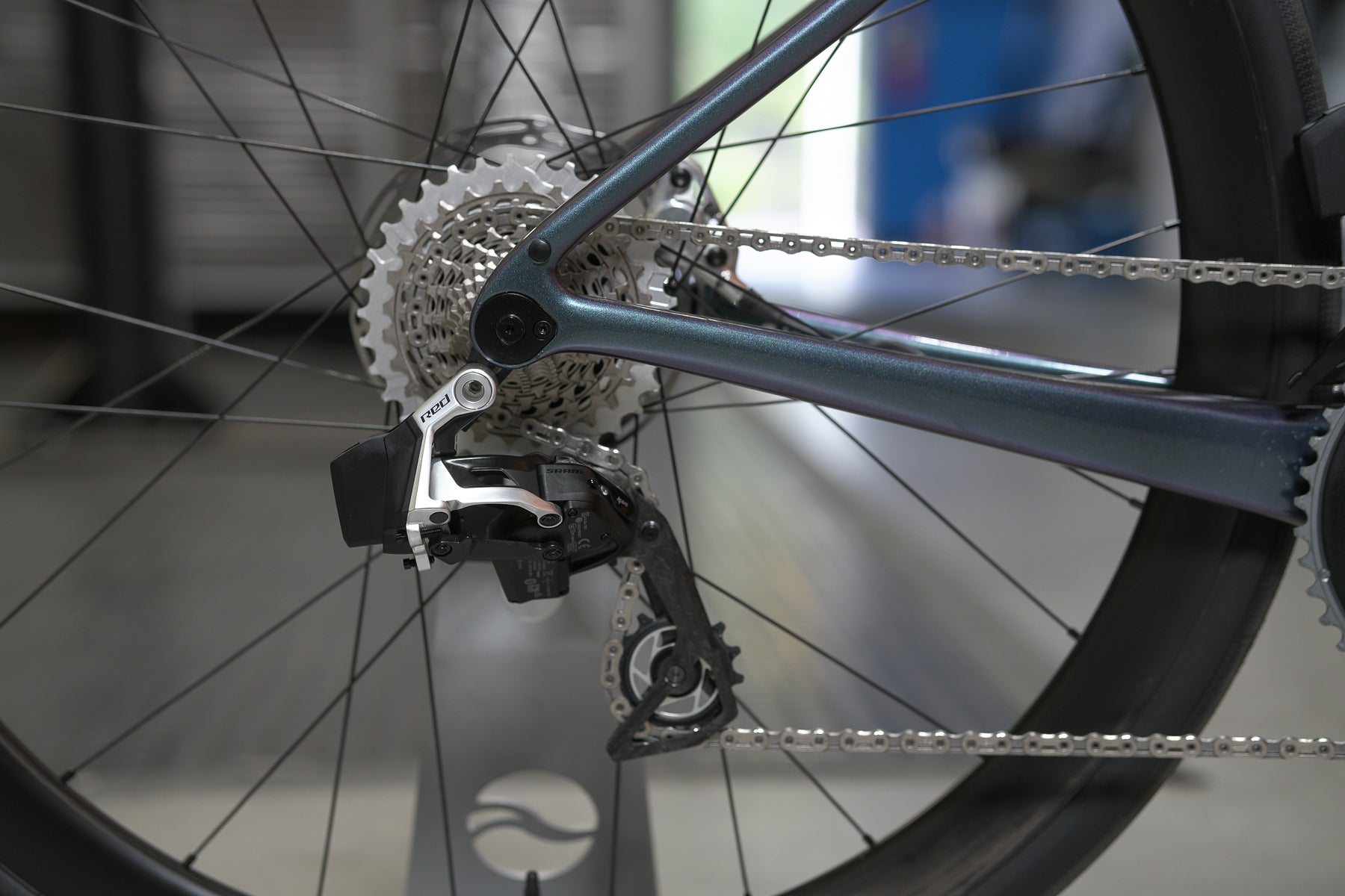 First Ride: The Giant Defy E+ Road Bike Adds a Whole Lot of Pace - Velo