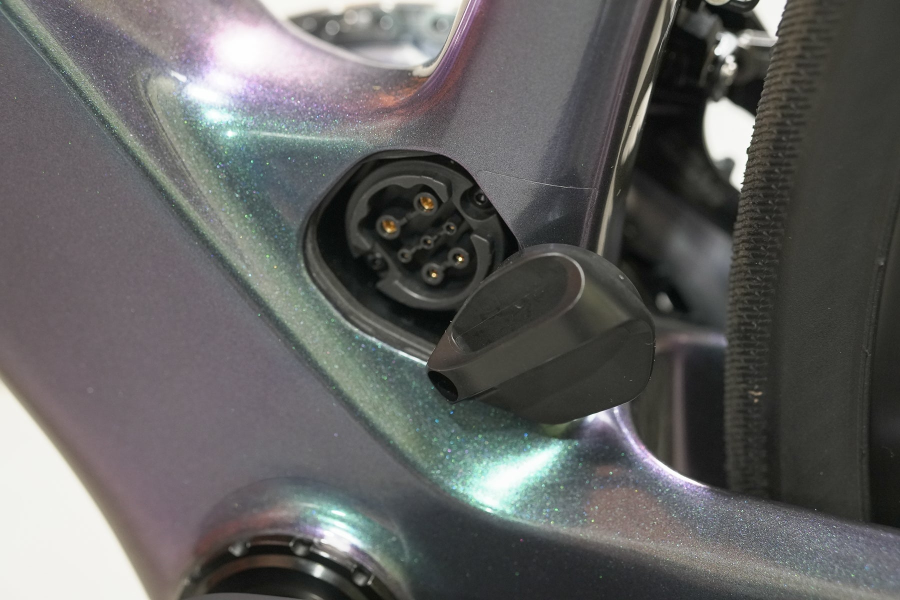 First Ride: The Giant Defy E+ Road Bike Adds a Whole Lot of Pace - Velo