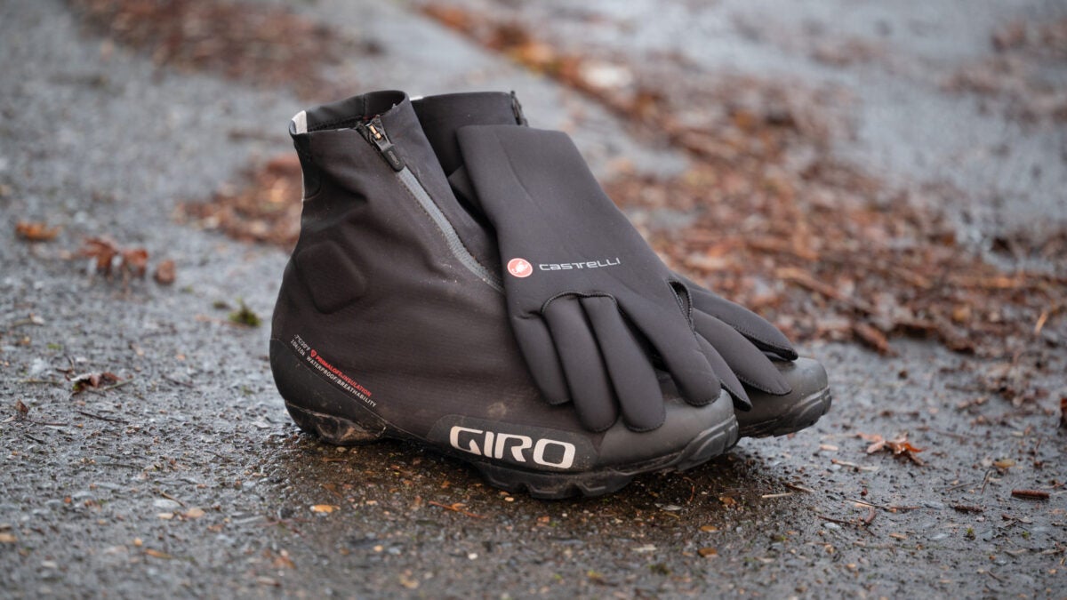 How to protect your hands and feet in cold, wet cycling conditions