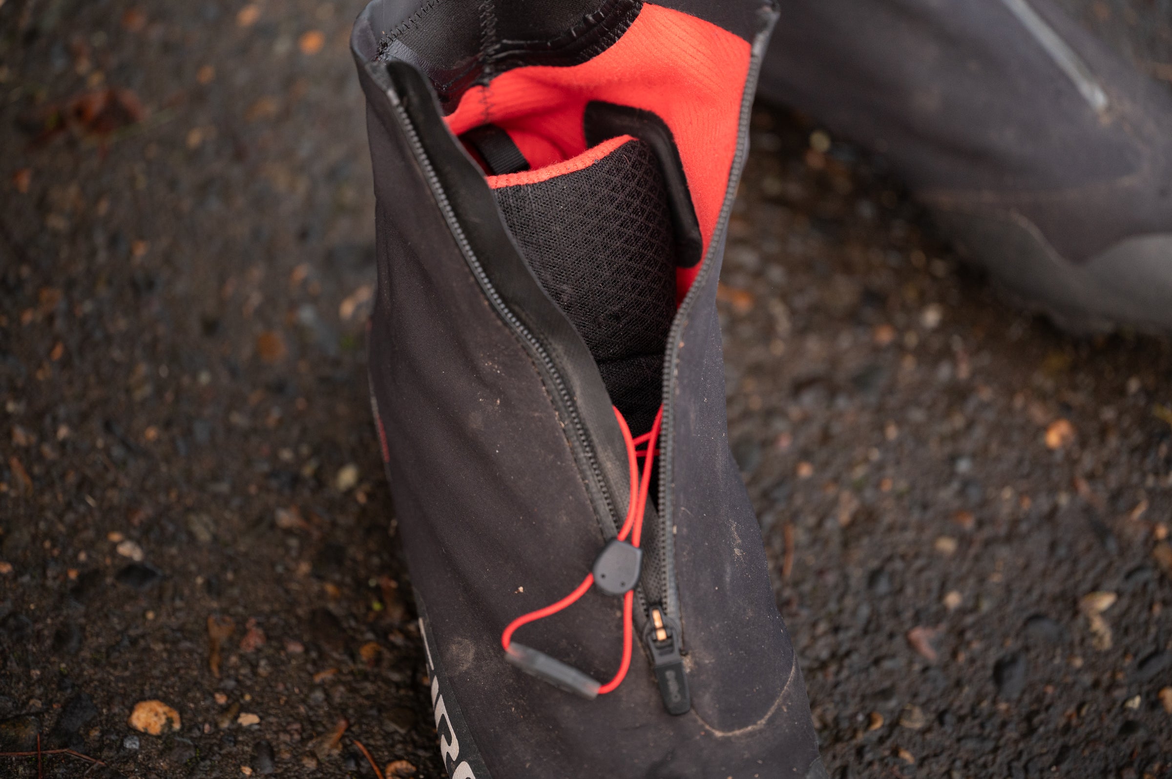 How to protect your hands and feet in cold, wet cycling conditions