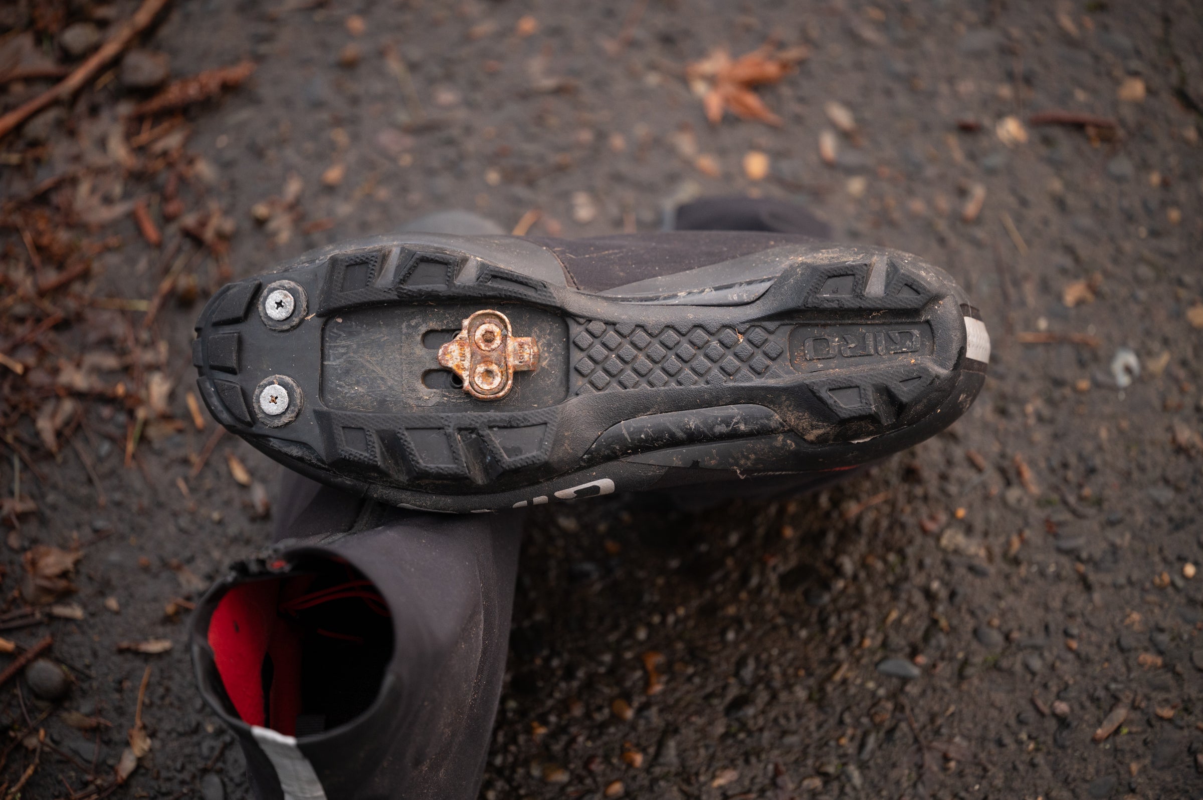 How to protect your hands and feet in cold, wet cycling conditions