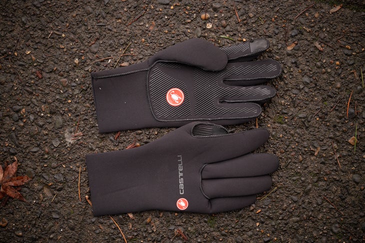 How to protect your hands and feet in cold, wet cycling conditions