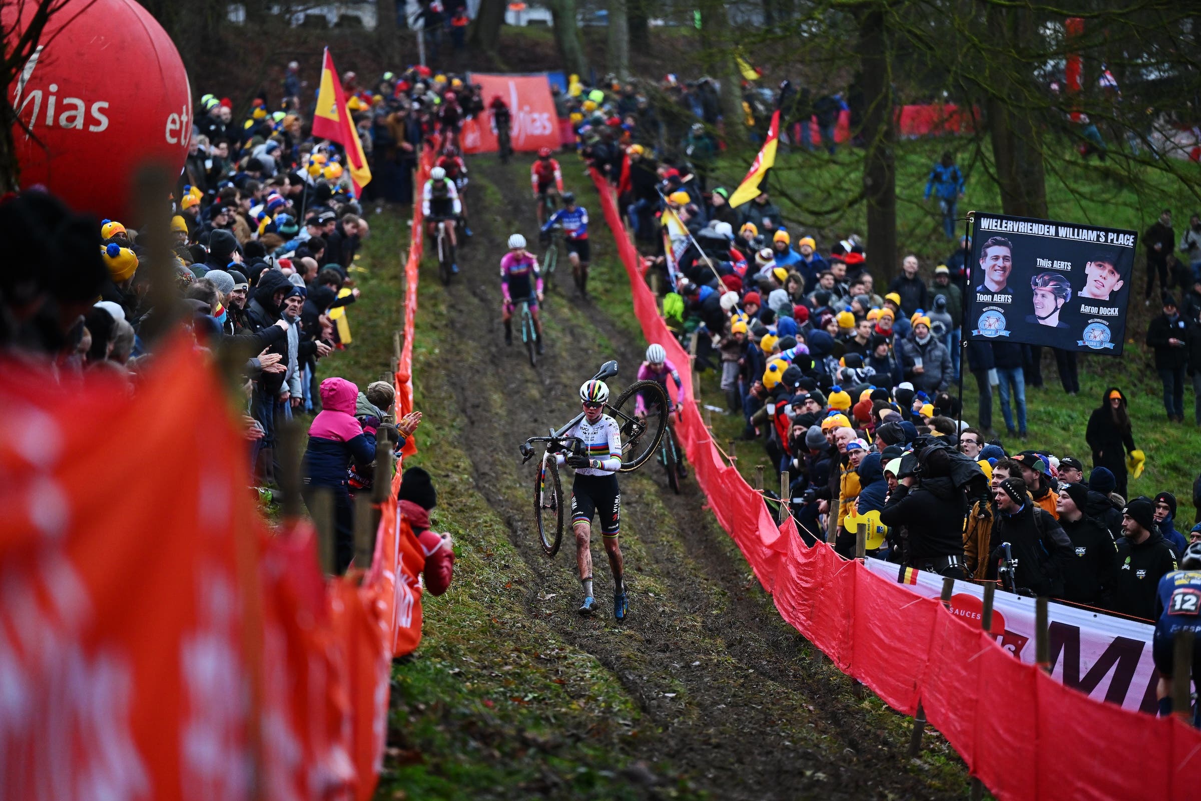 Ceylin Alvarado Fends off Lucinda Brand to win Namur CX