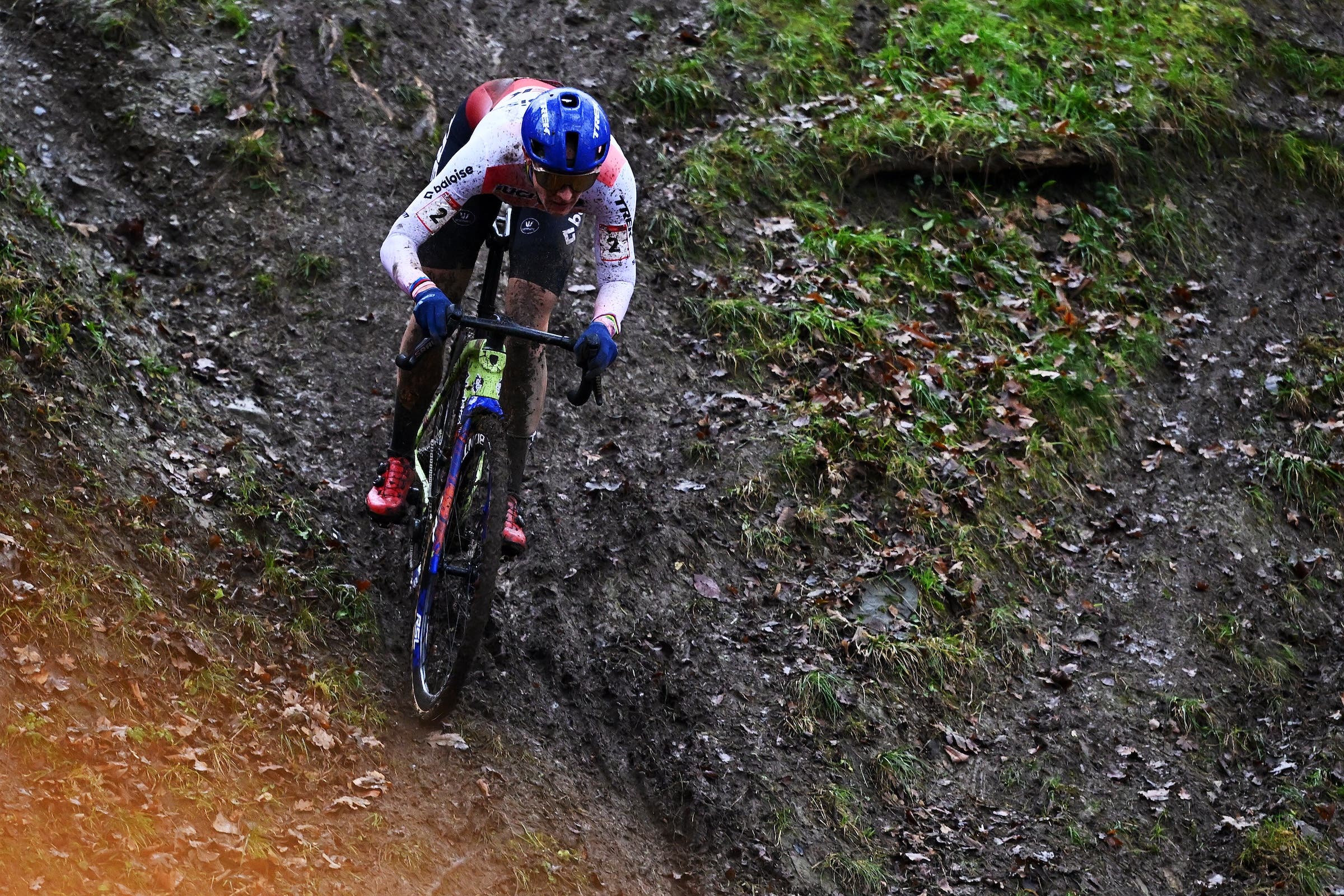 Ceylin Alvarado Fends off Lucinda Brand to win Namur CX