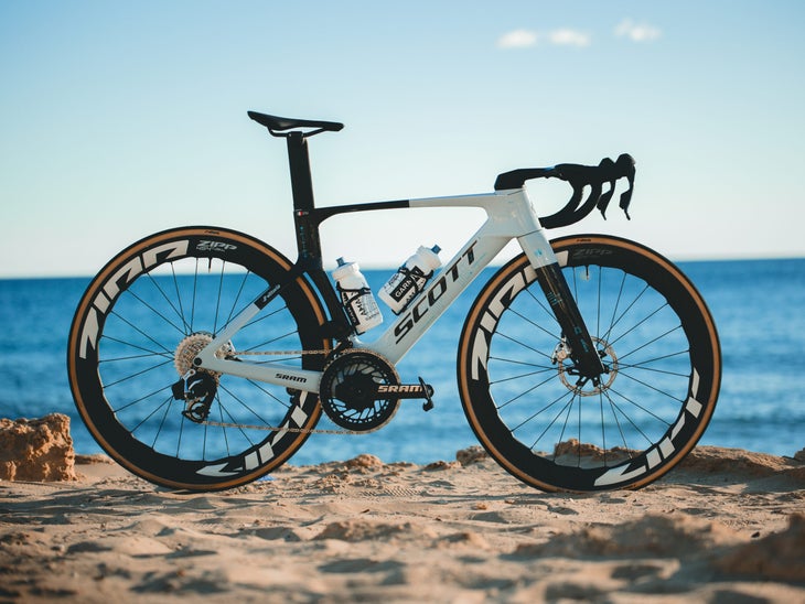 Q36.5 Pro Cycling and Tom Pidcock Show Off Their New Scott Addict RC - Velo