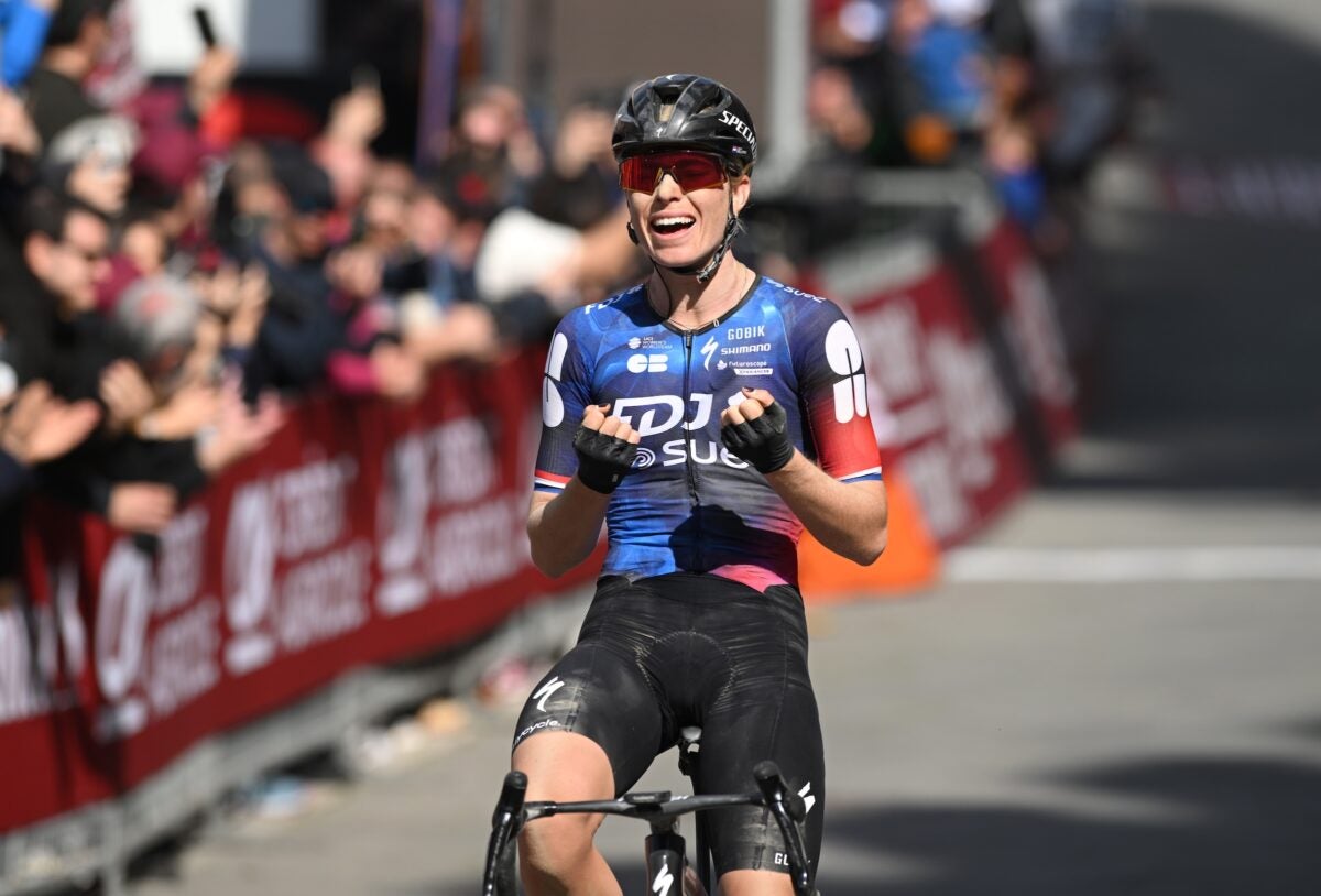 The Dream Duel: Vollering Outkicks Former Coach Van der Breggen in Explosive Strade Bianche ...
