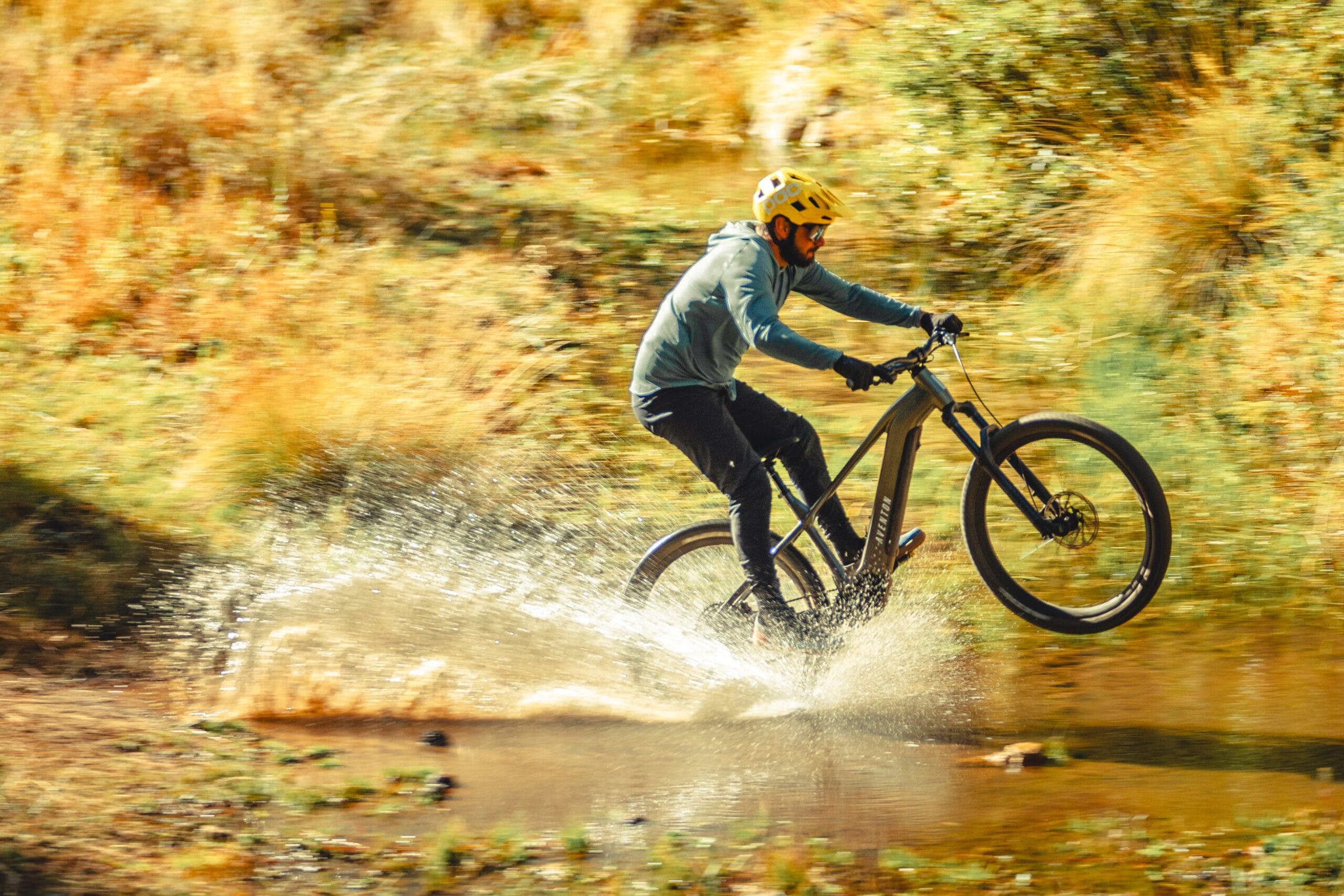 The Aventon Ramblas E-Mountain Bike Is Trail-Tested and Road-Ready
