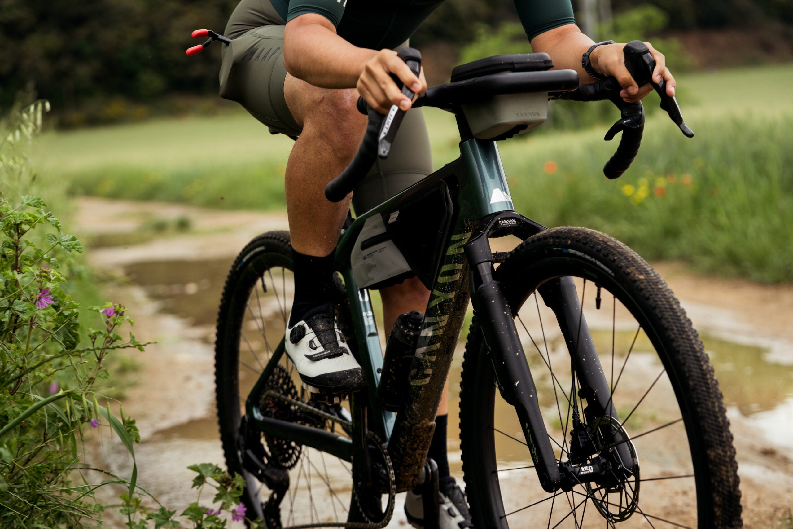 First Ride: The Canyon Grizl Gravel Bike Charges Integrated Lights Via ...
