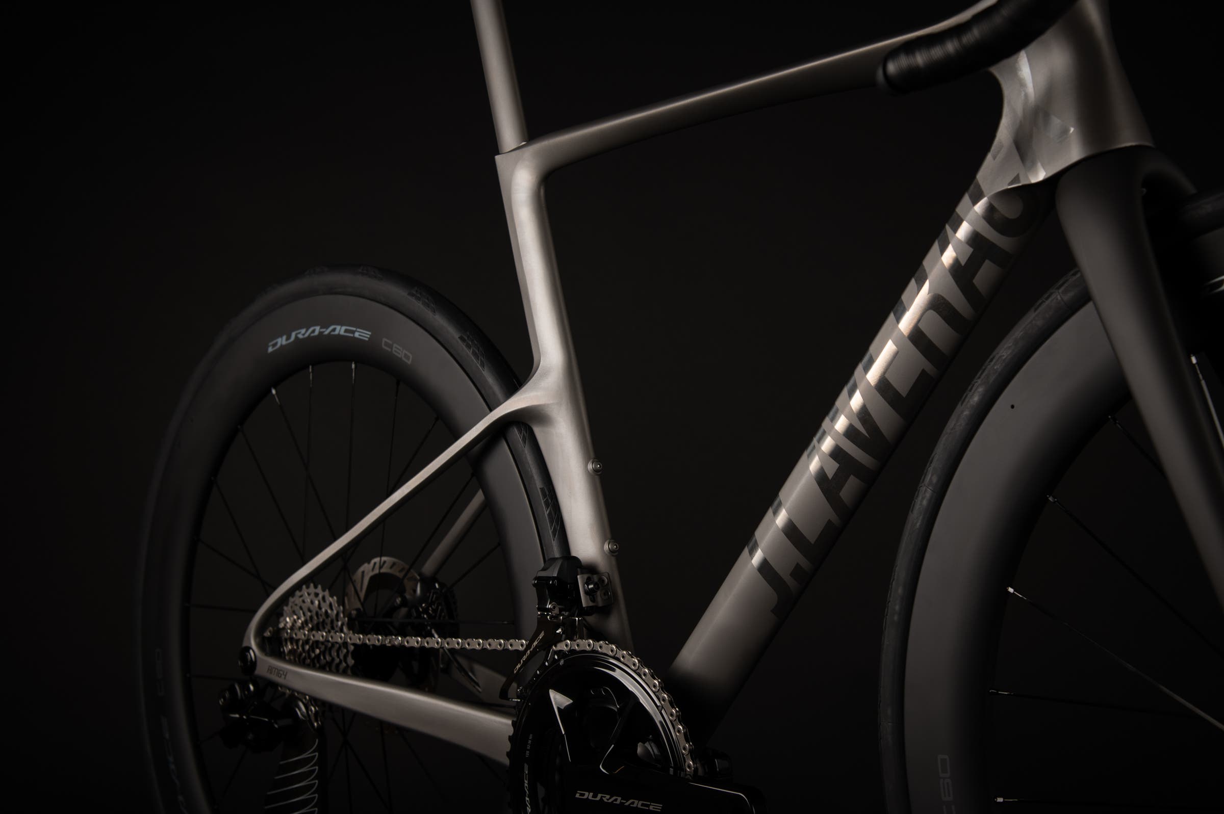 J.laverack Unveils Speedform 3D Printed Titanium Aero Bike