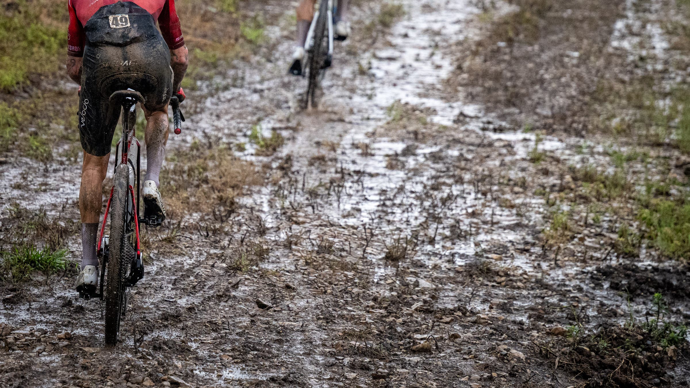 Unbound Gravel Mud: Why Pros Peed on Their Drivetrains